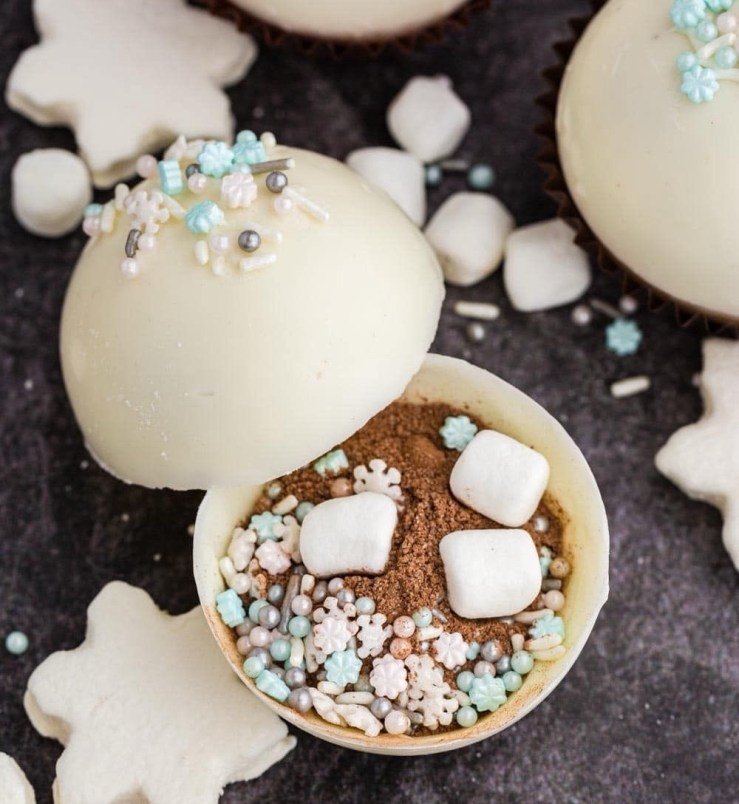 25 Super Cute Pictures Of Christmas Hot Cocoa Bombs To Inspire You ...